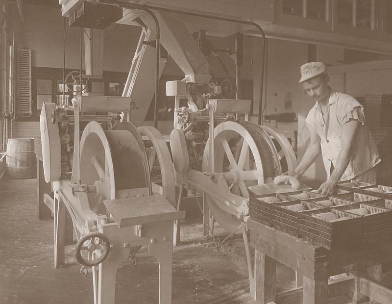 historical bakery photo | Roman Meal International